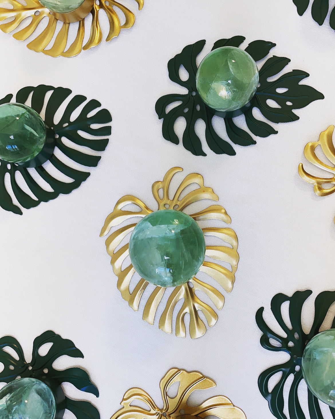 Monstera Leaf Sphere Holder – Minerals of Love, Inc